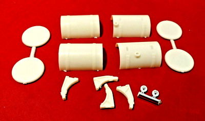 AMT White Freightliner Dual Drive Fuel Tanks 1/25 | eBay