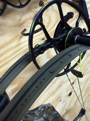 Mathews Lift 33 Bottomlands Riser w/ Ambush Green Limbs- Right Hand | eBay