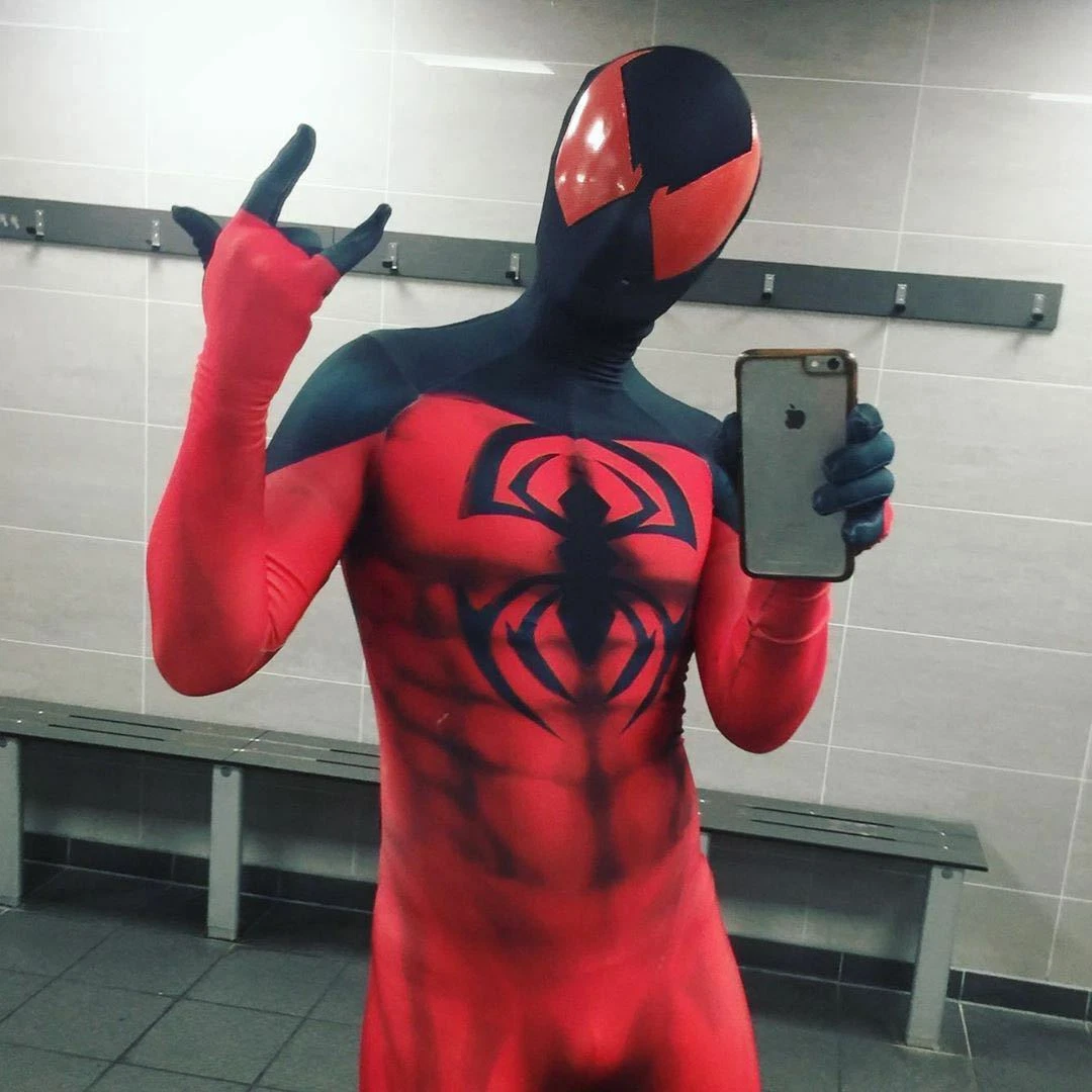 Scarlet Spider Kaine Cosplay