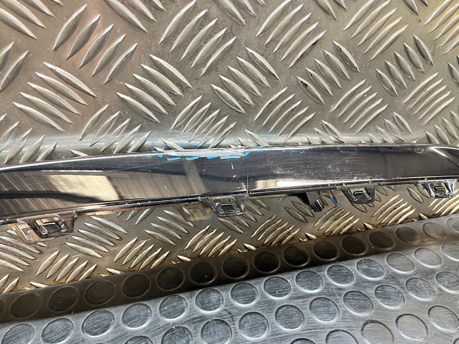 GENUINE HYUNDAI TUCSON NX4 FRONT BUMPER RIGHT CHROME TRIM 86596-N7010 ...