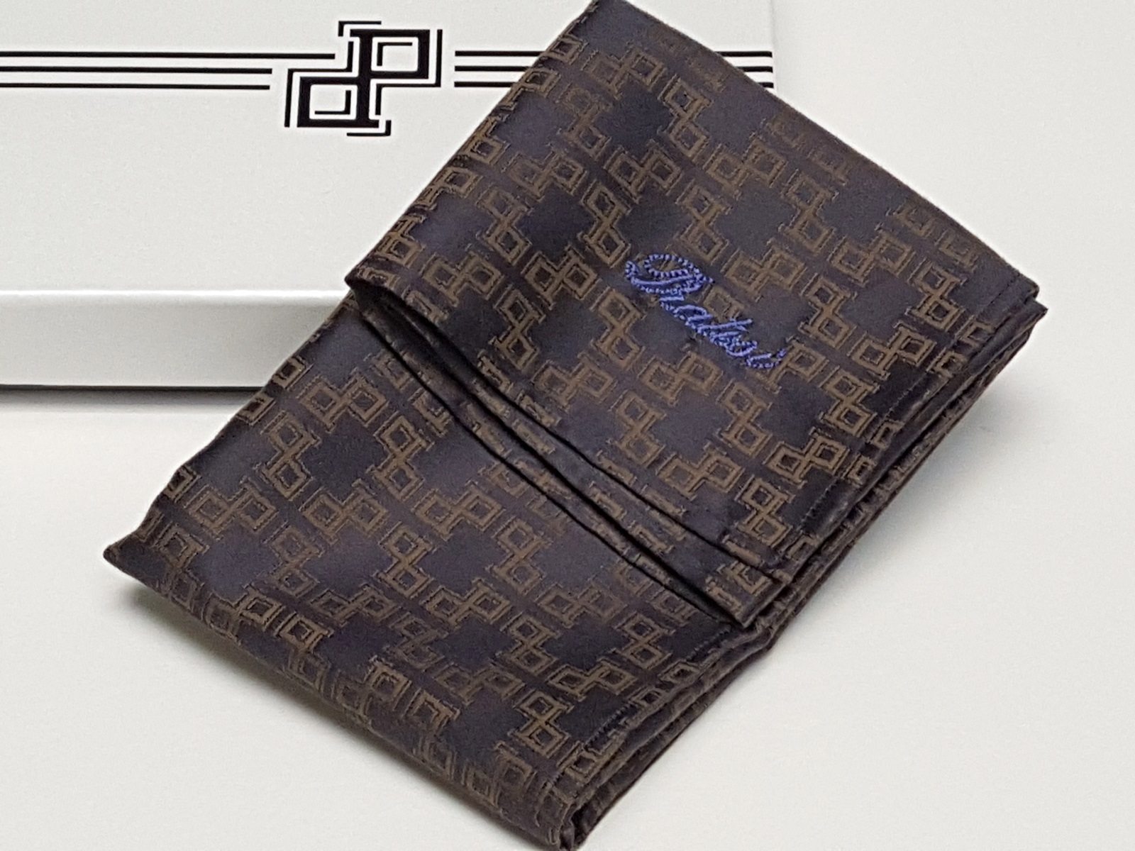 CHIC PRATESI ITALY JACQUARD LOGO MONOGRAM SCARF * NEW IN BOX ~ 18" | eBay