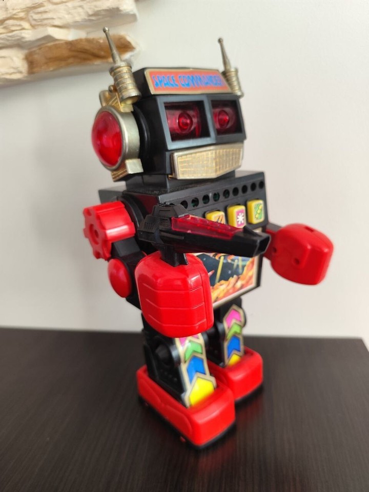 VINTAGE RARE OLD SPACE COMMANDER ROBOT BATTERY OPERATED | eBay