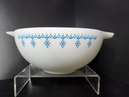 Vintage Pyrex White Blue Snowflake Garland Cinderella Bowl 443 - 2 1/2 ...