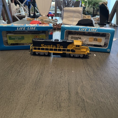 3 Pc Lifelike Ho Scale Train Pieces One Engine Two Cars 1980S | eBay