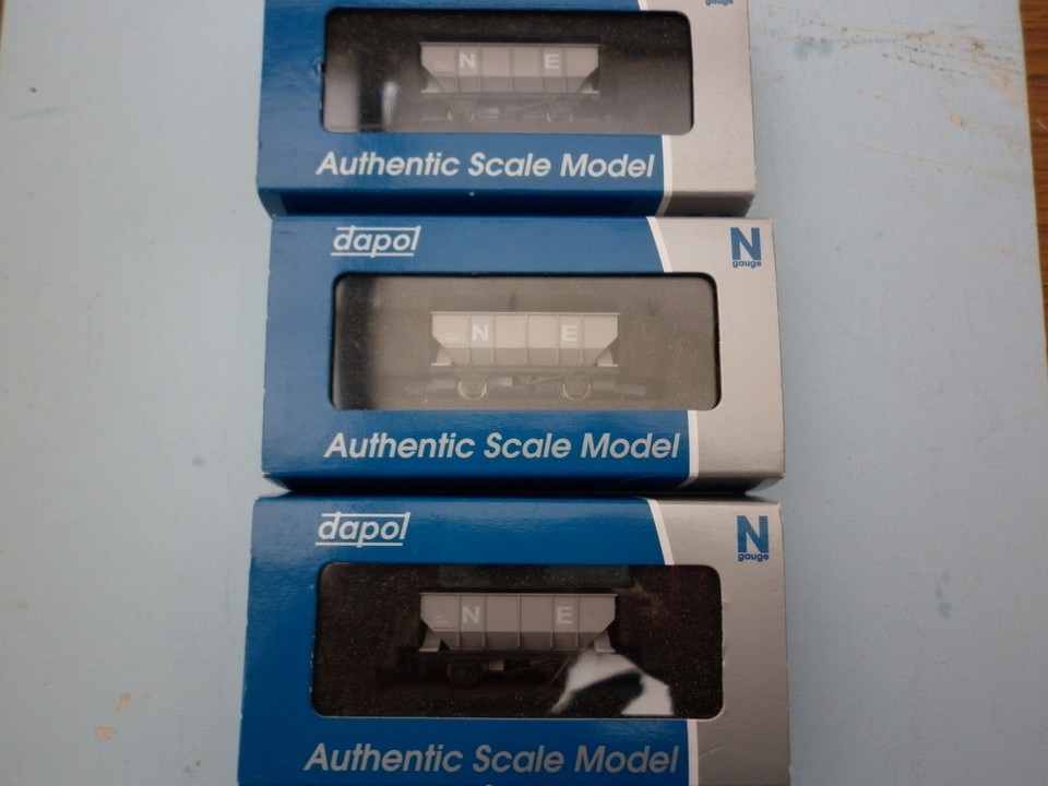 DAPOL N GAUGE - 2F-034-035- 21T HOPPER WAGON WITH COAL LOAD N.E. GREY ...
