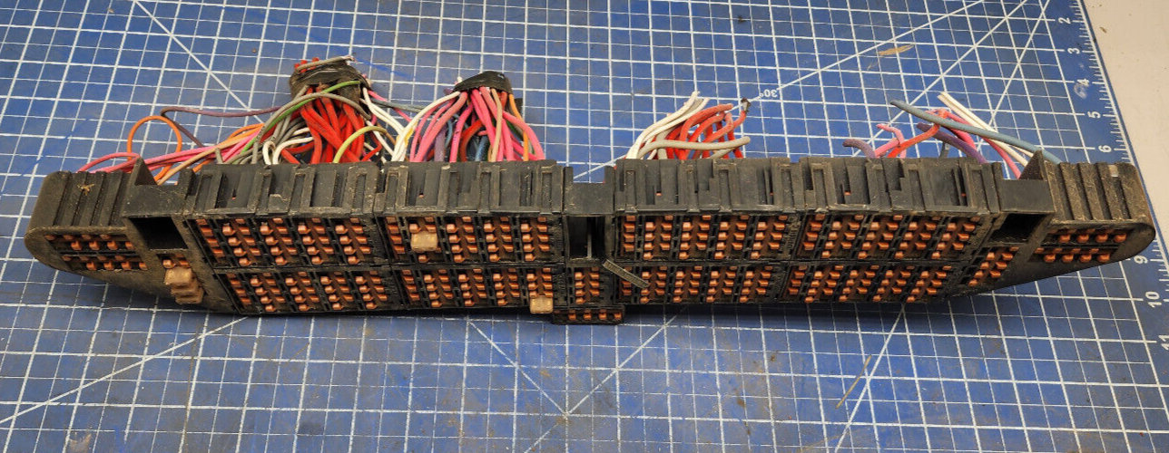 FUSE / RELAY BLOCK 10970916 OFF OF A 2010 INTERNATIONAL DURASTAR 4400 ...