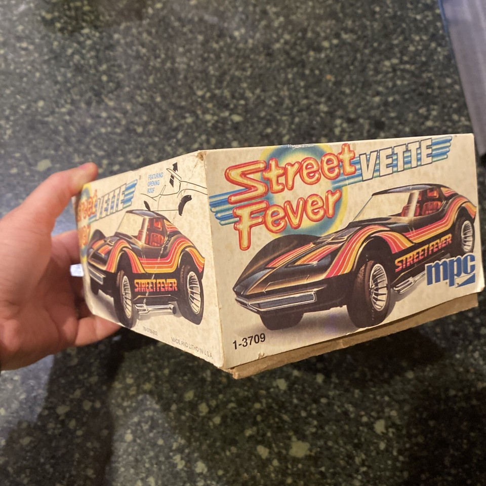 MPC STREET FEVER VETTE 1/25 SCALE PLASTIC MODEL KIT Open Box, Near ...