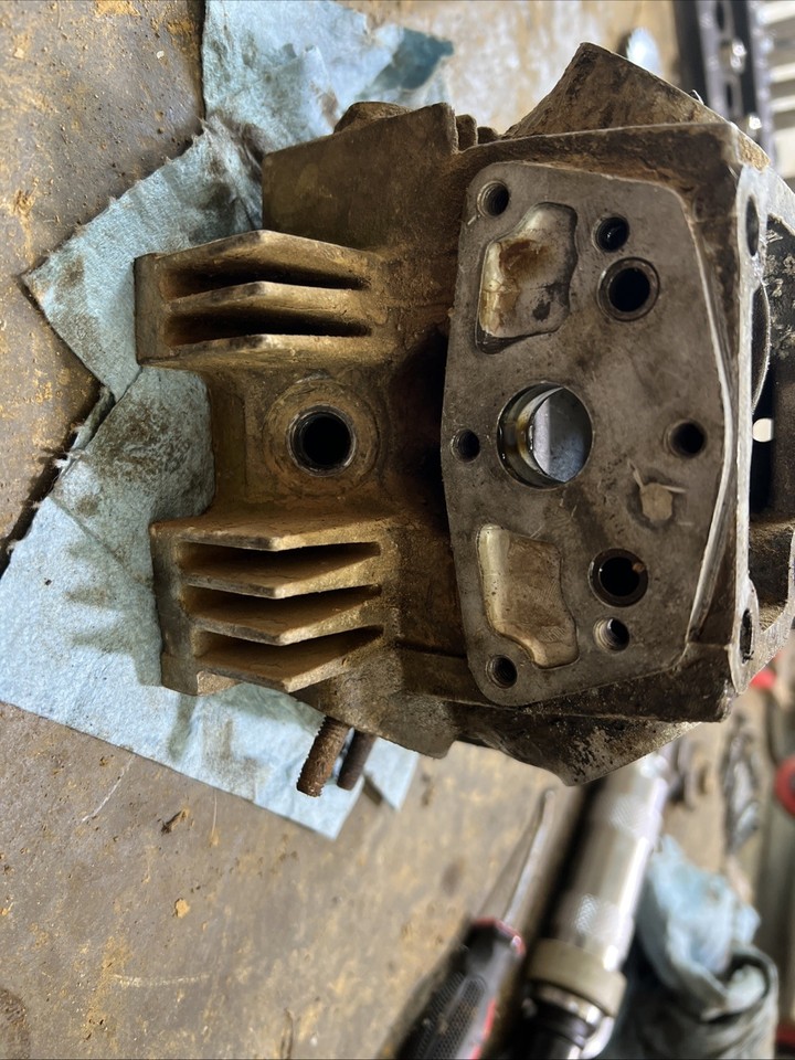1986 Honda TRX 125 Fourtrax Engine Cylinder Head Valves Rocker Head ...