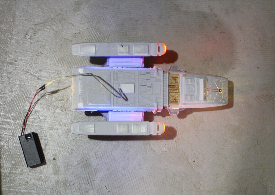 AMT Star Trek Deep Space 9 Runabout Yangtzee Kiang- Built with lights ...