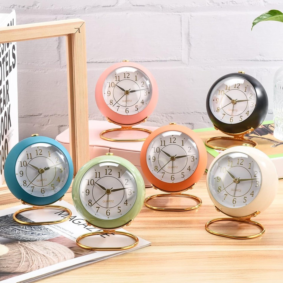 Analog Alarm Clocks,Retro Backlight Cute Simple Design Small Desk Clock ...