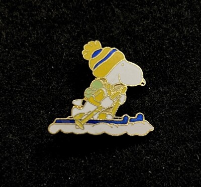 SNOOPY Downhill Skier Skiing Ski Pin Badge Resort Souvenir Travel ...