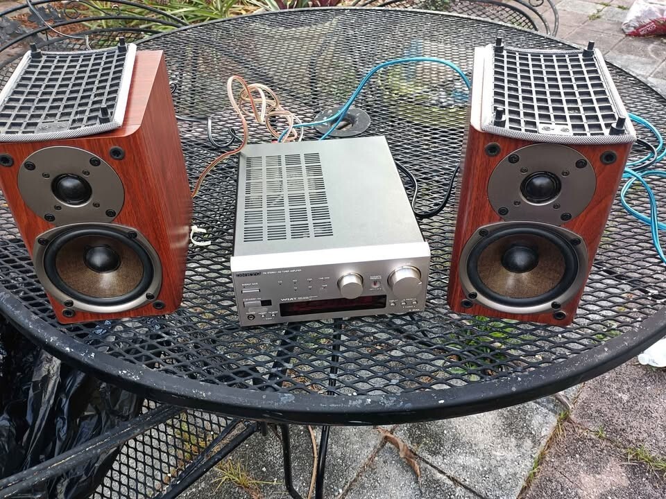 Onkyo R-805X FM Stereo/AM Tuner Amplifier Pair Of D-N3XA Speakers no ...