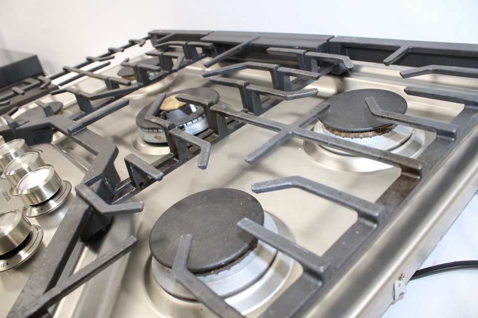 Monogram ZGU30RSLSS - 30" Built-In Gas Cooktop w/ 5 Burners - Stainless ...