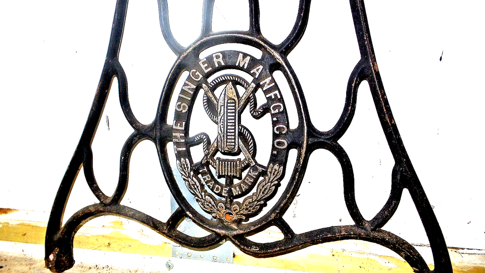 Antique Singer Treadle Sewing Machine Cast Iron Base LEGS Repurpose ...