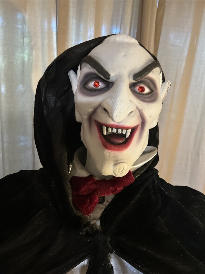 Grandin Road Vincent the Vampire 6 Foot Halloween Animated Figure ...
