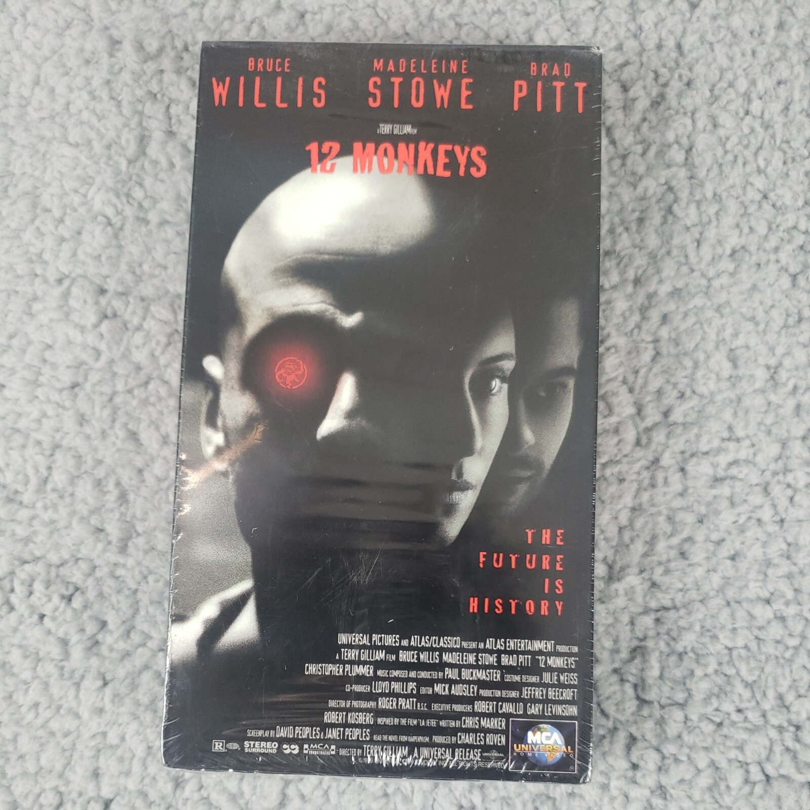 12 Monkeys (VHS, 1995) New Sealed Bruce Willis Brad Pitt Madeline Stowe ...
