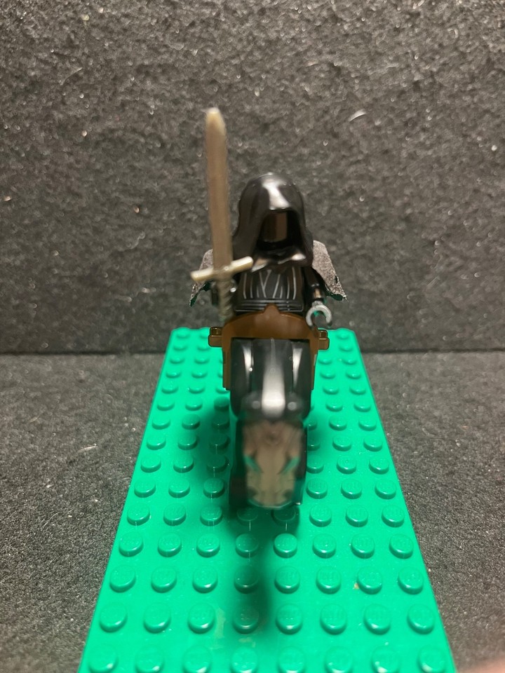 Lego Lord of the Rings - Ringwraith (Nazgul) Minifigure w/ Horse 9472 ...
