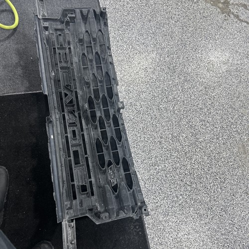 2022-2023 CHEVROLET SILVERADO 1500 GRILLE OEM UPPER CENTER WITH EMBLEM ...