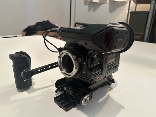 Blackmagic Design Ursa Mini Pro 4.6K G2 PL & EF Mount EVF &rigging Gear ...