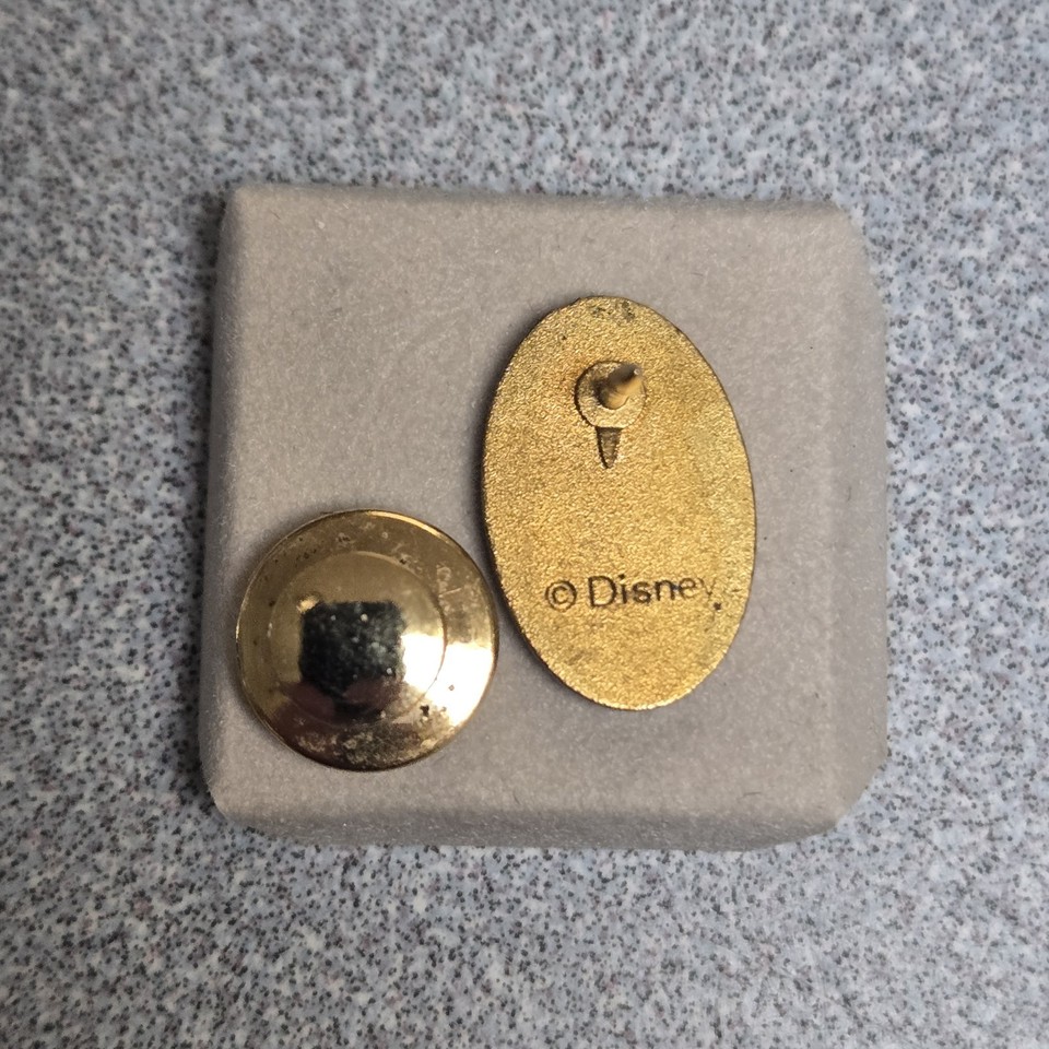 Disney Cast Member Employee Service Award Pin - 10 Years - Cinderella ...