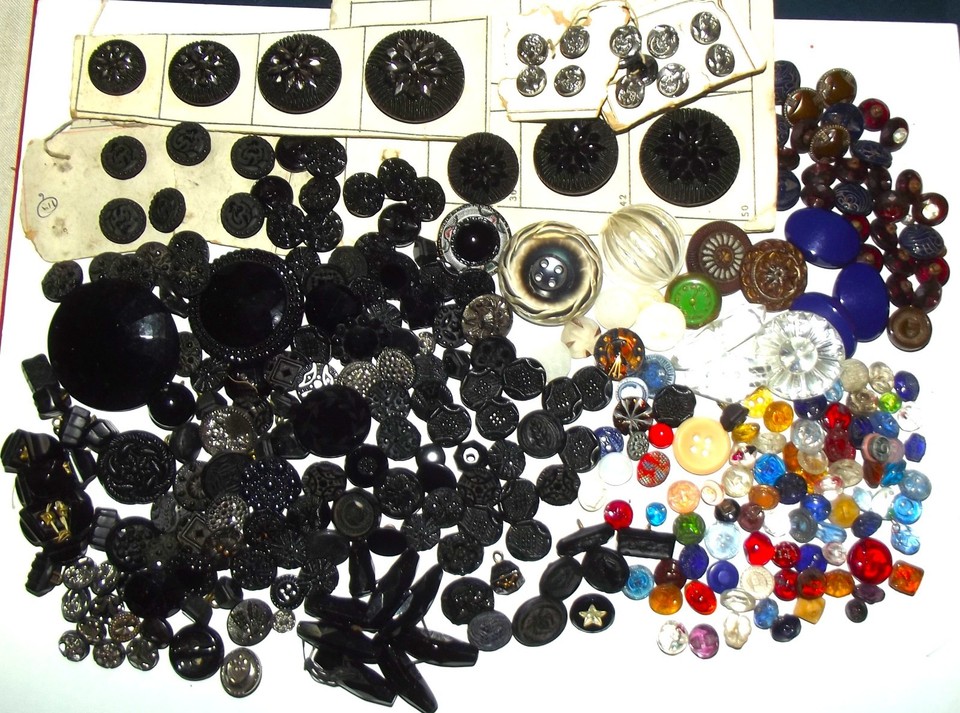 ANTIQUE BUTTONS ~ BEAUTIFUL LOT OF 100'S OF ANTIQUE GLASS BUTTONS | eBay