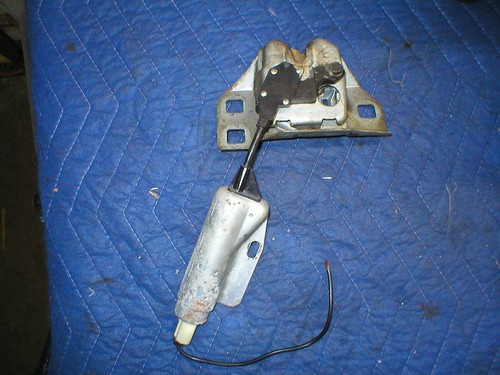 1982 83 84 85 86 FIREBIRD CAMARO REAR HATCH POWER CATCH RELEASE ...