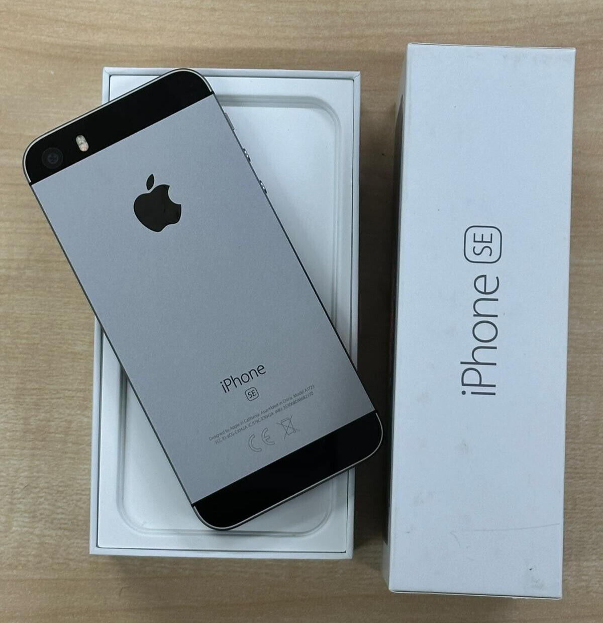 New Boxed Apple iPhone SE 32GB Space Grey Unlocked Smartphone 12 Months ...