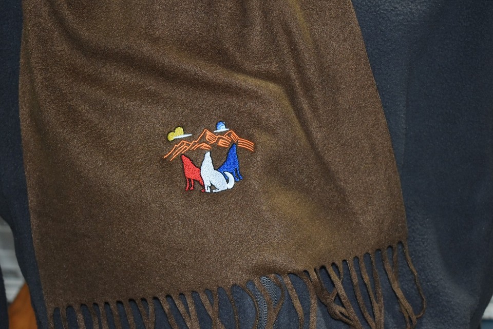 Howling Wolf White Wolves Howling Light Weight Scare Great to Wear ...