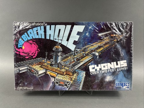 1979 Vtg MPC Disney The Black Hole Cygnus Starship Plastic Model Kit ...