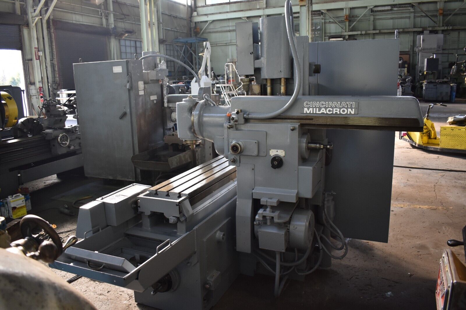 107-122 CINCINNATI-MILACRON 100RF POWERMATIC PRODUCTION MILL w/VERT ...