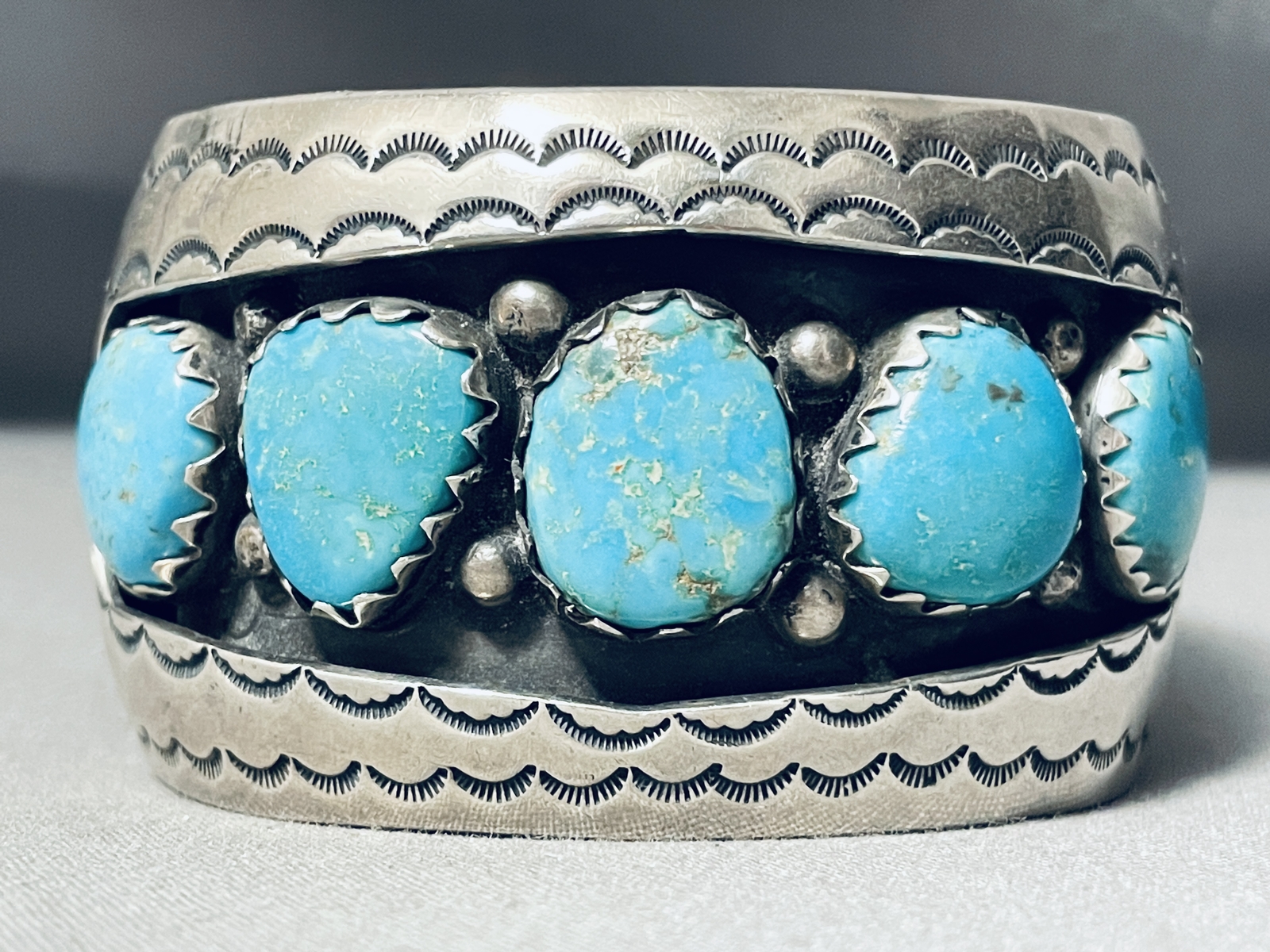 RARE EASTER BLUE TURQUOISE VINTAGE NAVAJO STERLING SI… - Gem