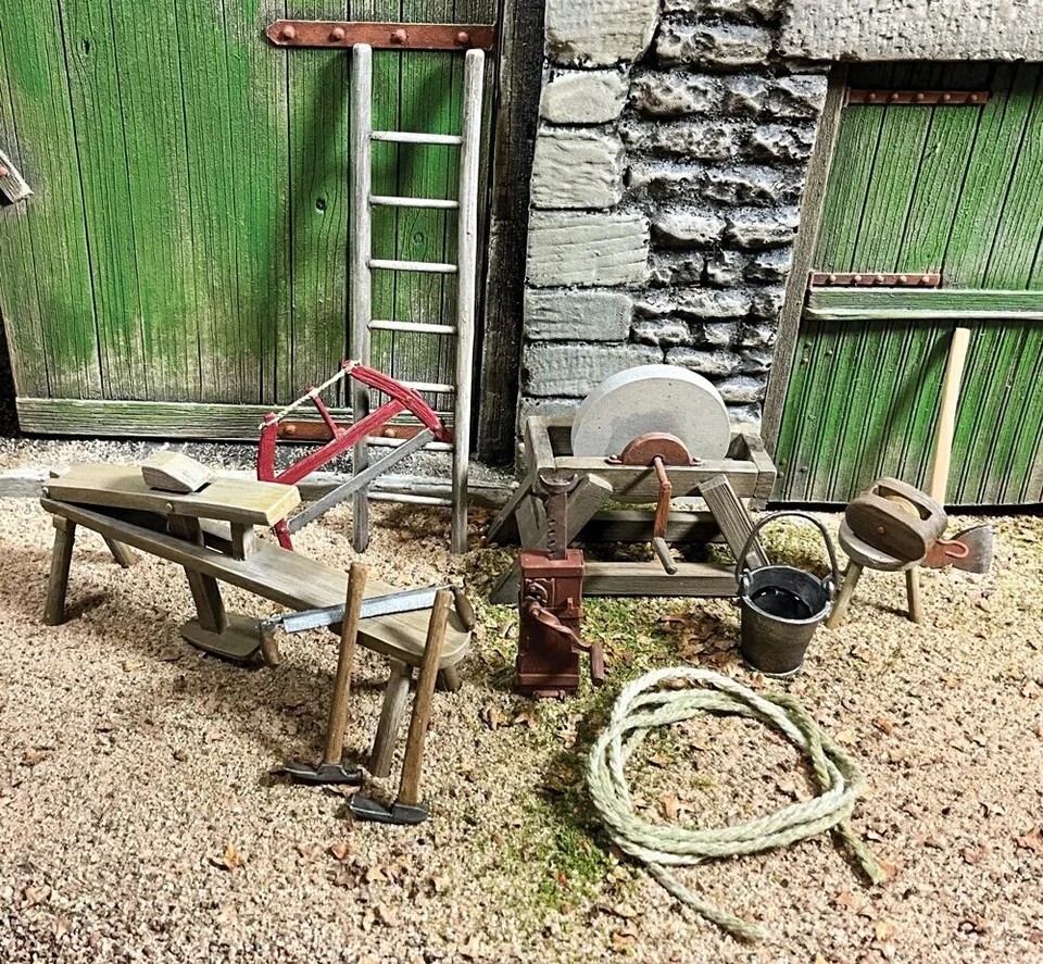 BRITAINS DIORAMA ACCESSORIES 53038 18TH - 19TH CENTURY FARM TOOL SET NO ...