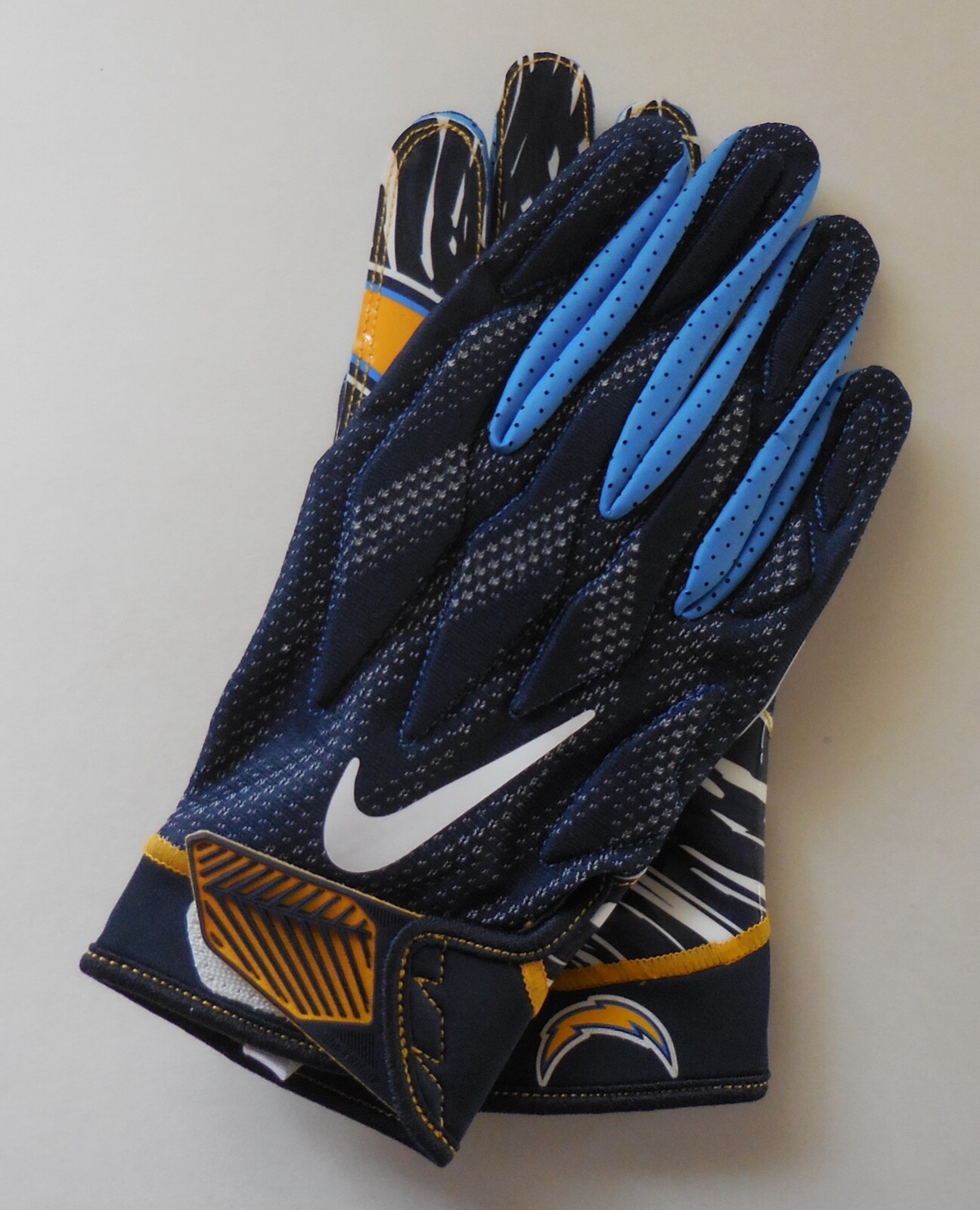 Nike NFL Superbad 4.5 American Football Glove Los Angeles Chargers Men ...