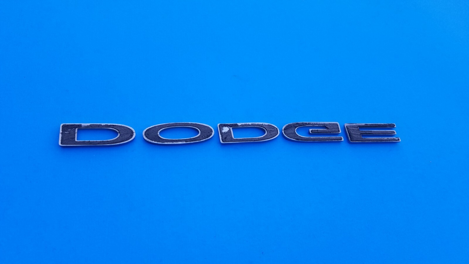 DODGE AVENGER GRAND CARAVAN DART JOURNEY REAR EMBLEM LOGO BADGE USED ...