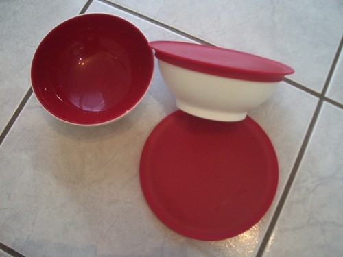 Lot de 2 Bols avec couvercle TUPPERWARE blanc et rouge en très bon état ...