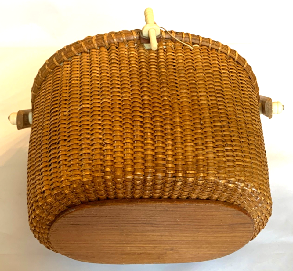 Nantucket Lightship Farnum Basket Purse Scrimshaw Mountain Lion Signed ...