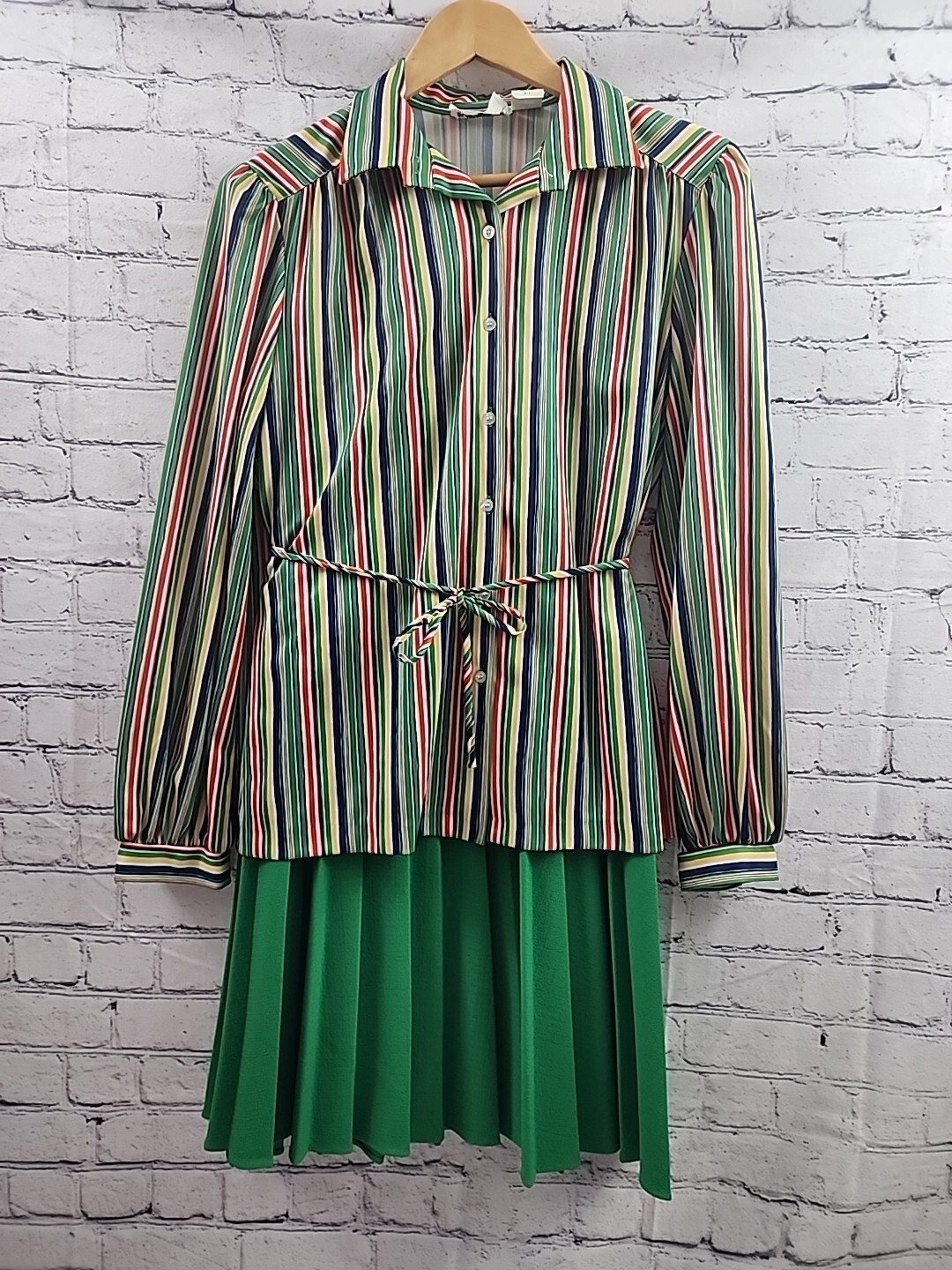 Vintage Secretary Outfit Suit 1970s 2pc Top/Pleated S… - Gem