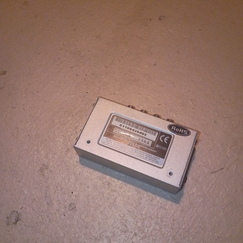 NO CABLE Behringer PP400 ultra-compact phono to line level turntable ...