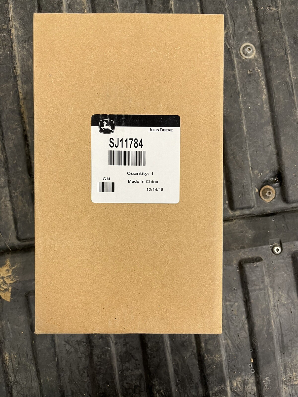 JOHN-DEERE SJ11784 - Cross reference oil filters