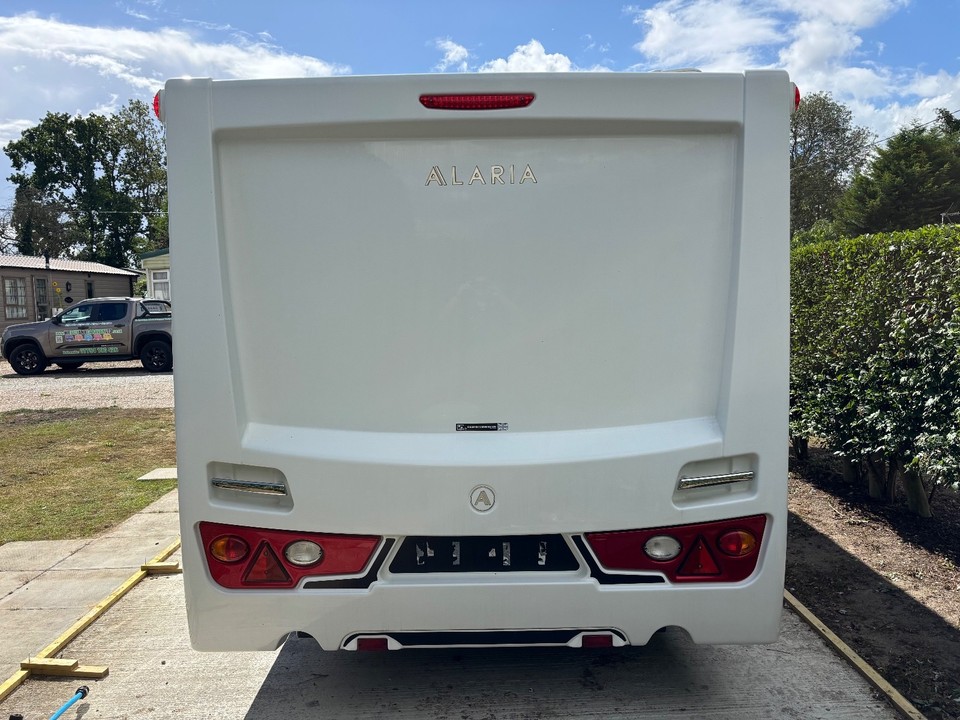 2017 Lunar Alaria TS Twin Axle Twin Fixed Bed Touring Caravan + Motor ...