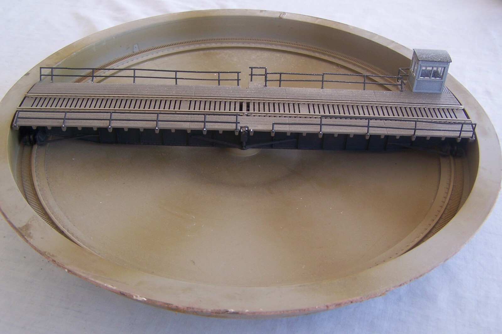 Walthers HO scale Motorized 90' Turntable with electronic indexing 13-3 ...