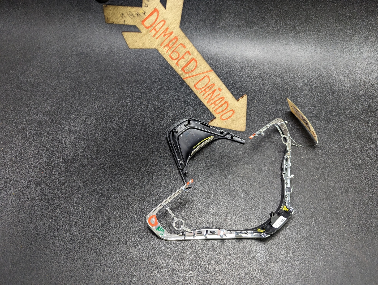 Steering Wheel Switch Bezel & Lower Cover 2018 BMW X1 32306872558 2016 ...