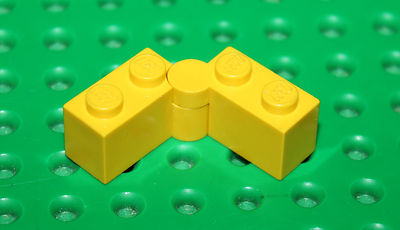 Lego Yellow Hinge ref 3830 & 3831/set 375 744 1822 4561 4560 6394 374 ...