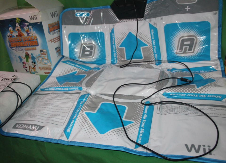 Konami Wii Dance Dance Revolution Disney Grooves Video Game Pad Mat Set ...
