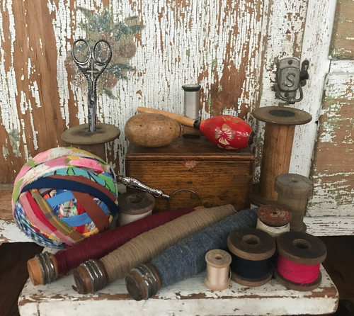 PRIMITIVE ANTIQUE SINGER PUZZLE BOX RAG BALL THREAD SPOOL SOCK DARNER ...