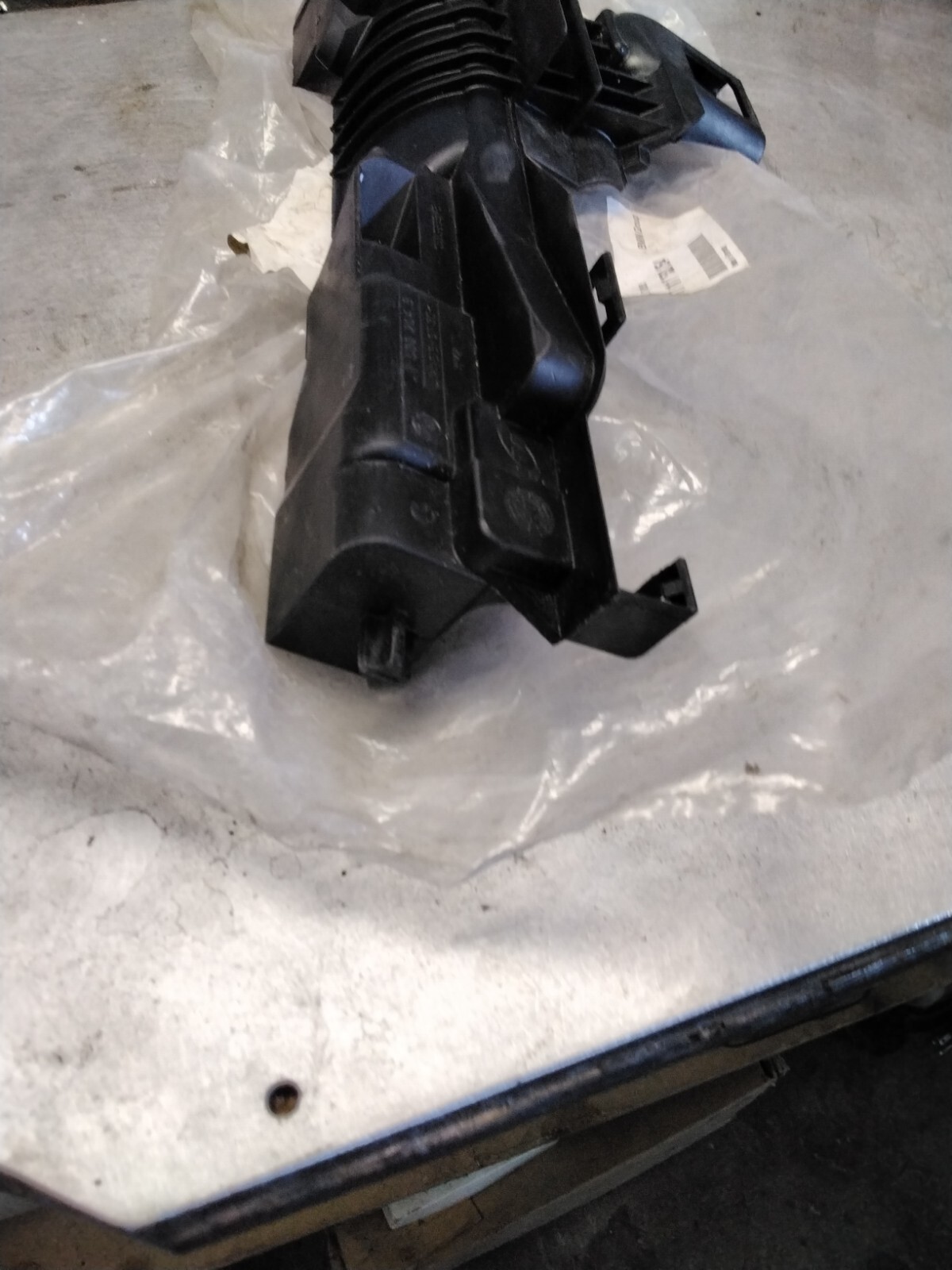 17117530254 99-06 BMW E46 3 Series Right Front Radiator Support Bracket ...
