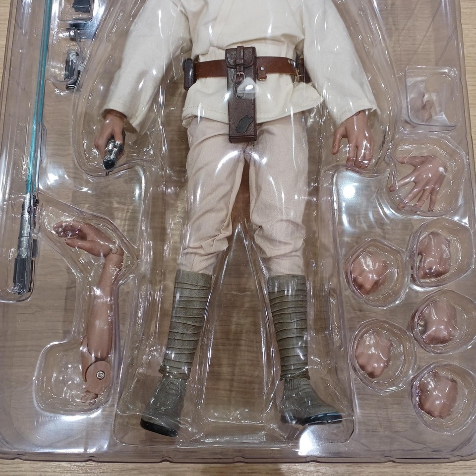 HOT TOYS Luke Skywalker A New Hope Episode 4 Star Wars Movie ...