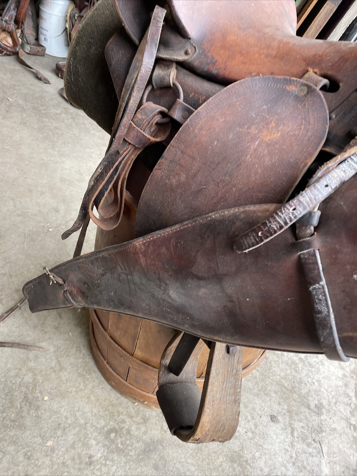antique cowboy saddle with rifle scabbard | eBay