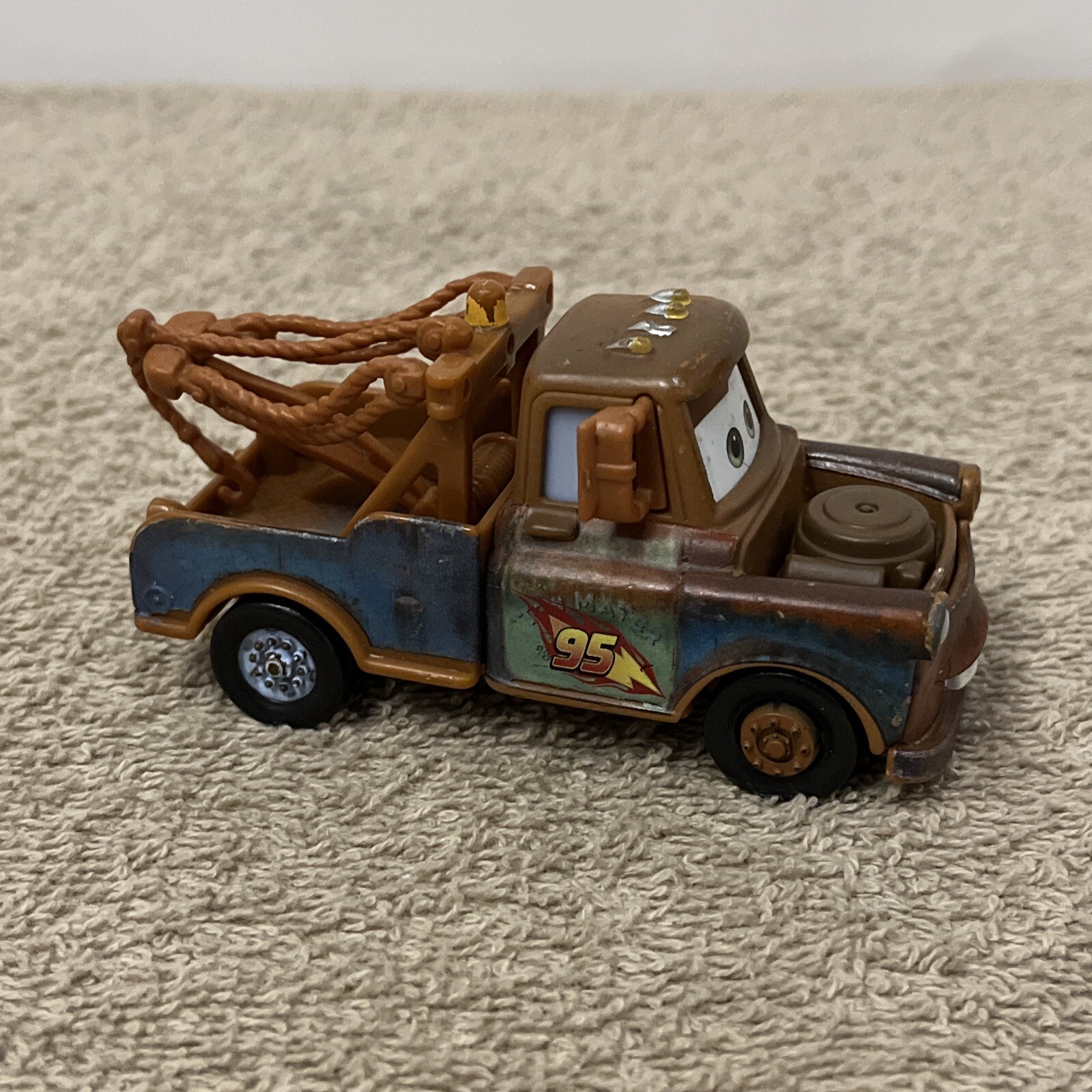 Race Team Mater 95 Disney Pixar Diecast Metal Cars 2 #1 Tow Mater ...