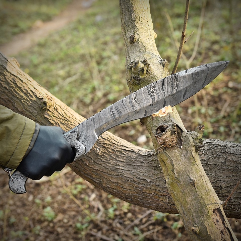 Damascus Steel Machete with Unique Curved Blade – Premium Outdoor ...
